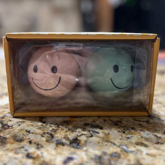 Kitchen | Smiley Face Salt Pepper Shakers | Poshmark